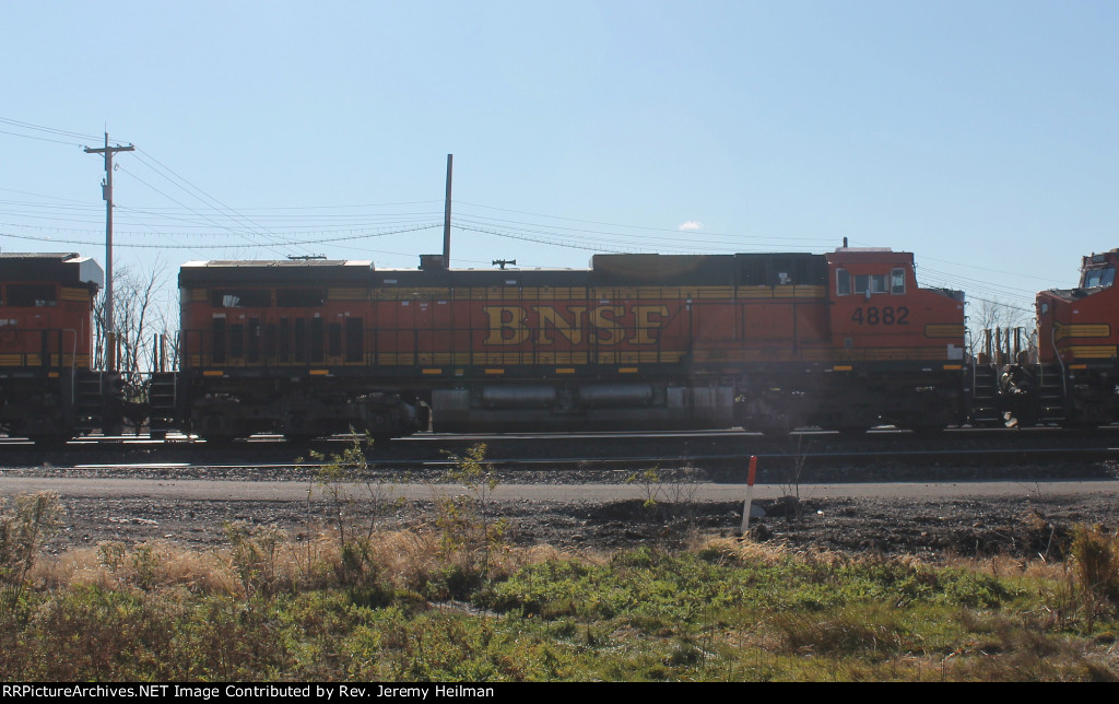 BNSF 4882 (1)